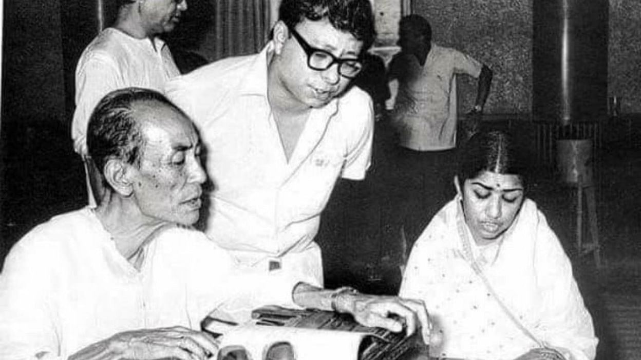 10 Unseen Pics of Legendary Singer Lata Mangeshkar - Infocoverage.com